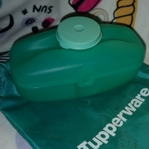 Tupperware | Kitchen | Tupperware Sandwich Keeper Snack Buddy Healthy ...